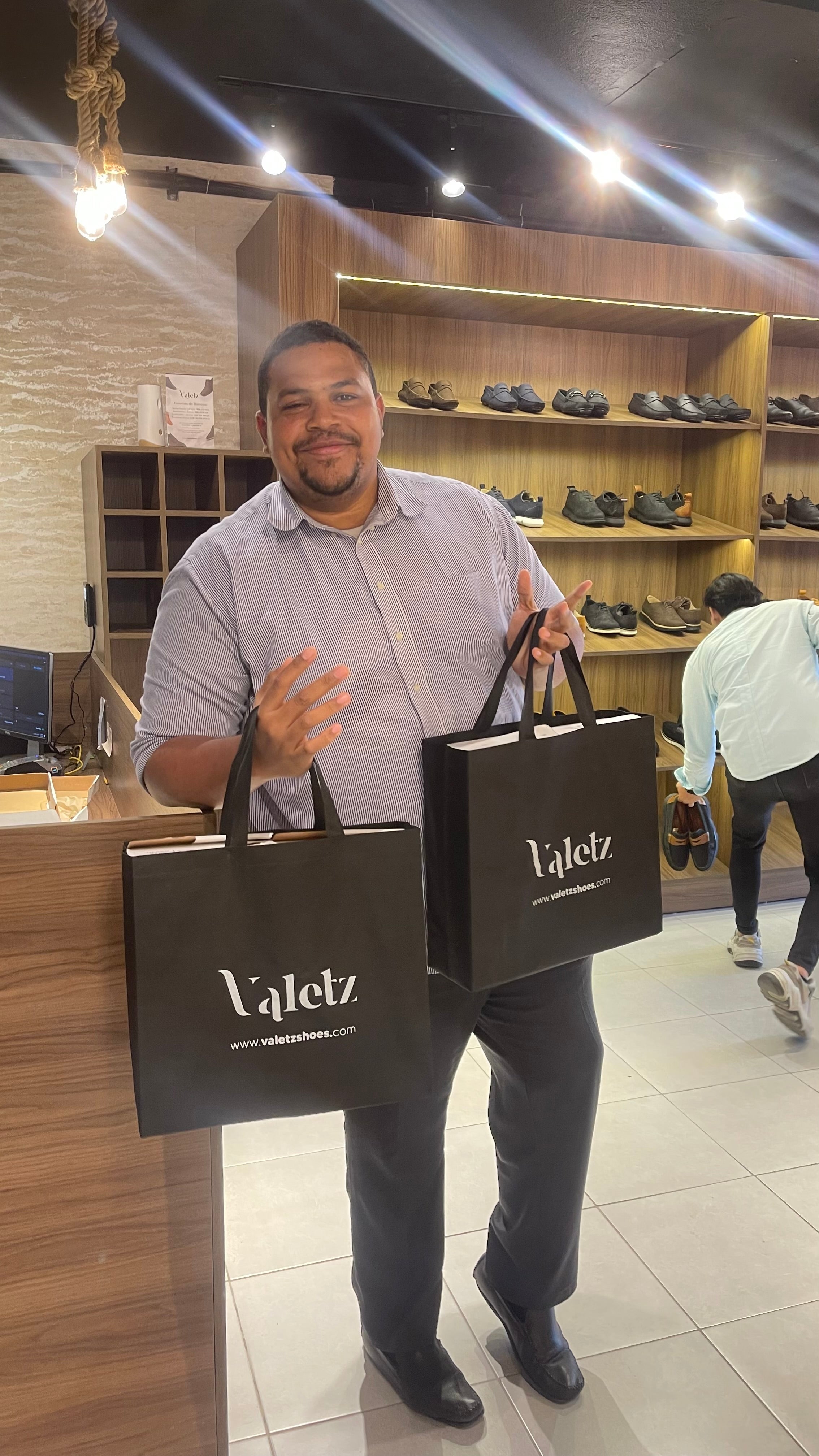 Valetz |Zapatos Carteras y Ropa de Cuero Auténtico para Hombres yMujer ...